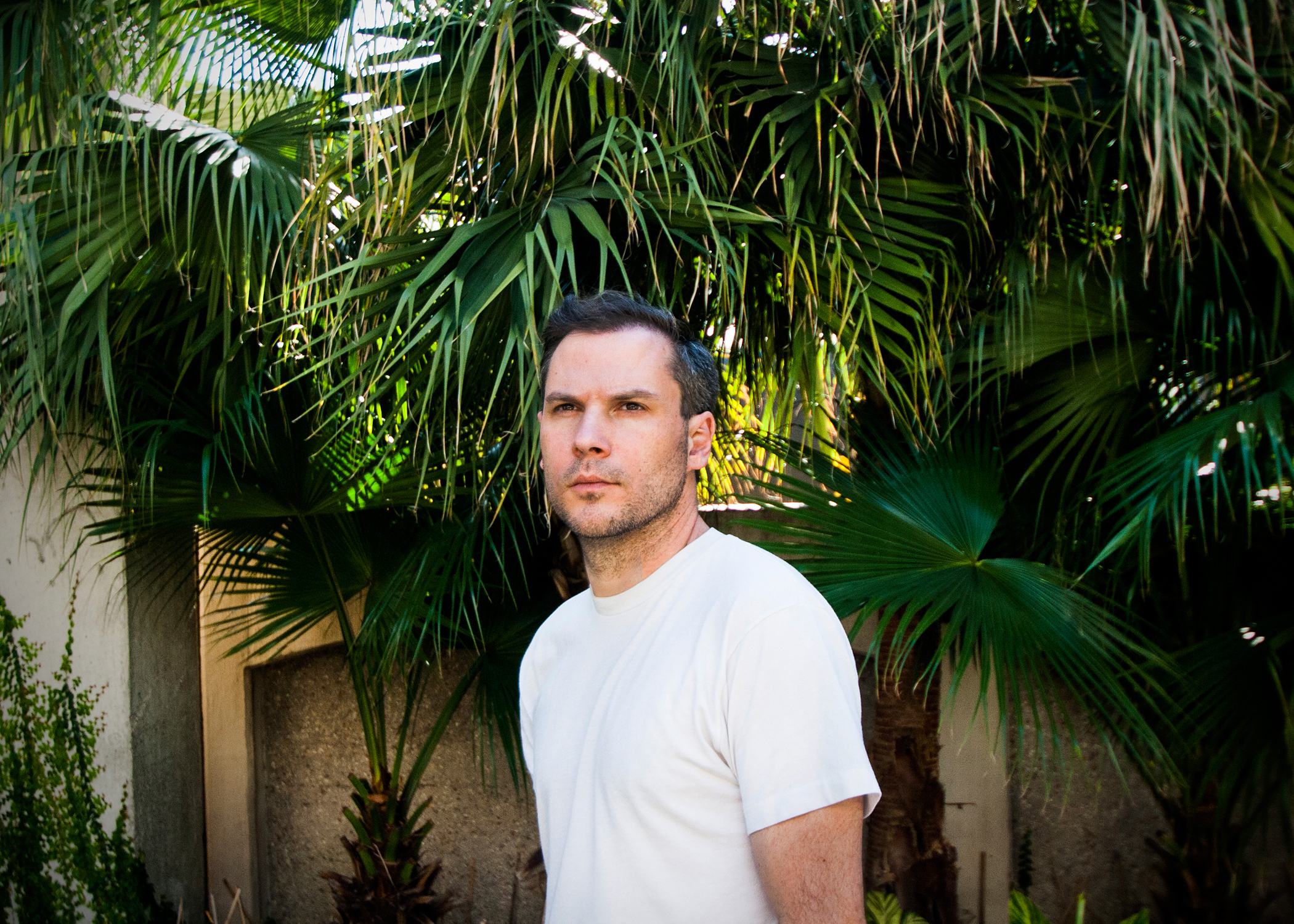 EMIL AMOS – A Thousand Arms